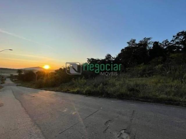 Excelente Lote com fundos para área preservada