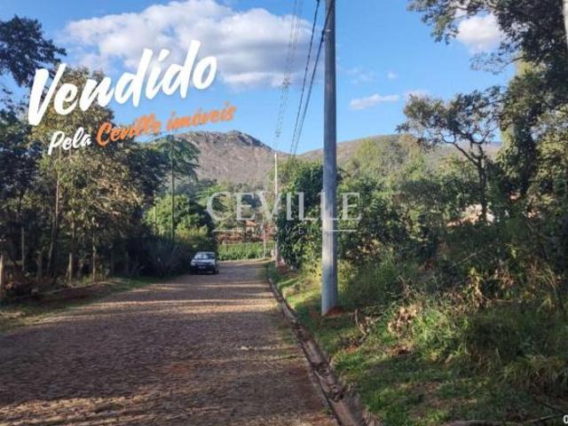 Excelente lote de 600m² com ótima topografia e linda vista no condomínio Aldeia da Cachoeira das Ped