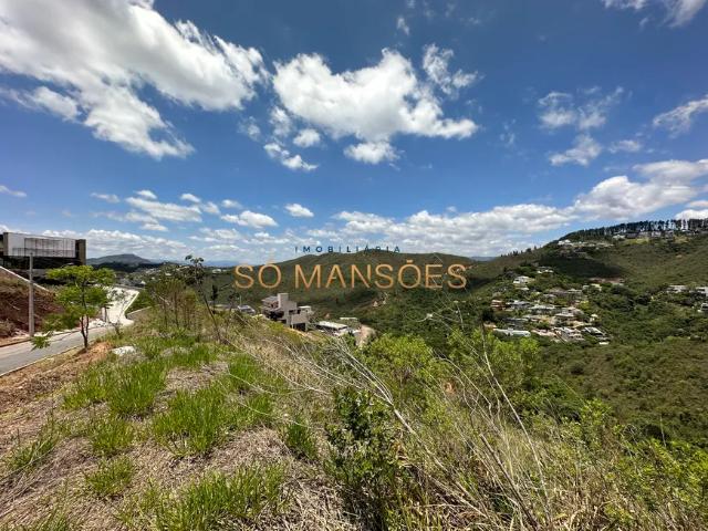 Excelente lote de 2.065m² em declive a venda no condomínio Vila Del Rey Anexo