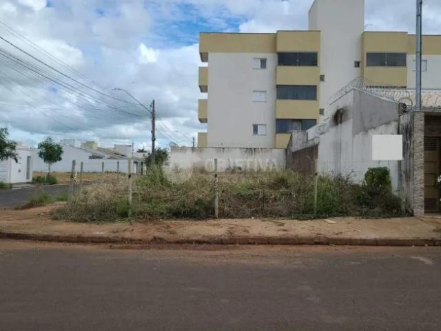 Excelente lote de esquina no bairro Novo Mundo