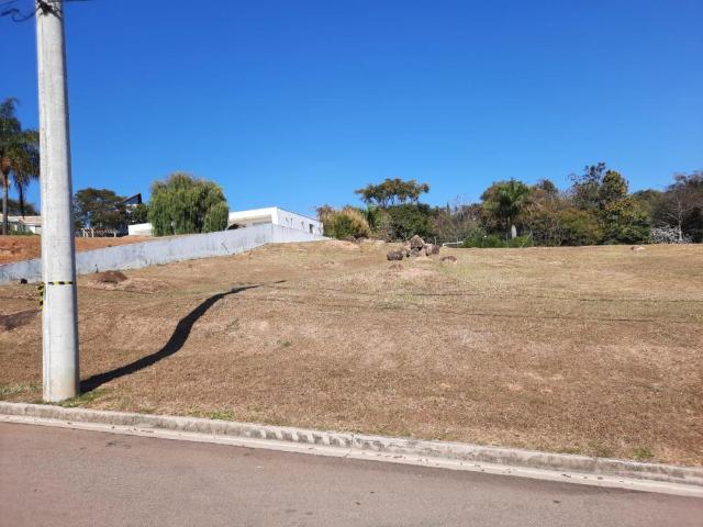 Excelente Lote em Condomínio de Alto Padrão