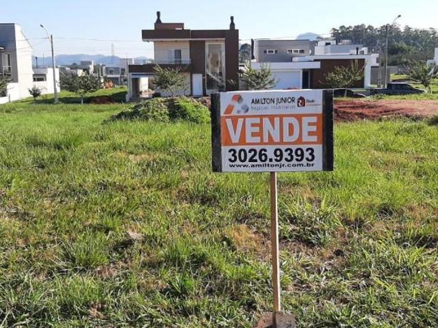 Excelente lote no condomínio fechado Cidade Universitária. Lote alto, sem umidad