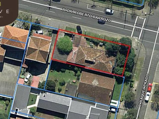 Excelente Lote/Terreno de esquina nas Mercês ZR3, com 462m², muito bem localizado, seja para inves