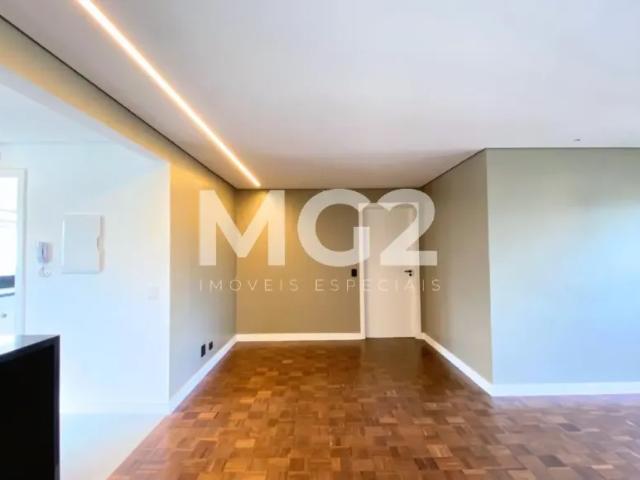 Excelente localização, apartamento com 115 m², reformado, 3 quartos sendo 1 suíte, à venda em Moema