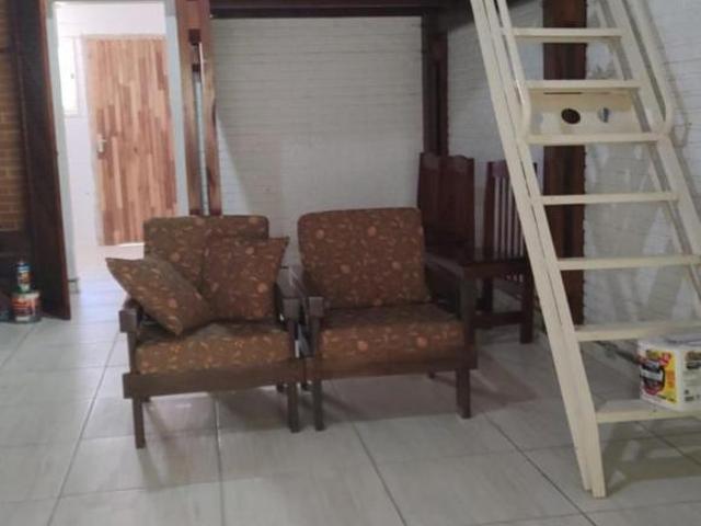 Excelente localização apto. Kit net próximo da Orla do Itaguá com 2 vagas de garagem !