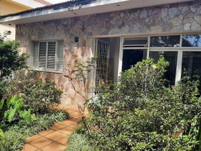 EXCELENTE LOCALIZAÇÃO CASA TÉRREA