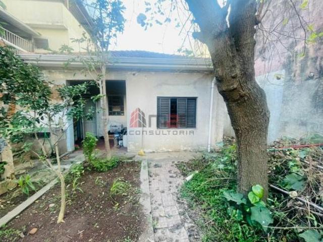 Excelente localização e amplo quintal