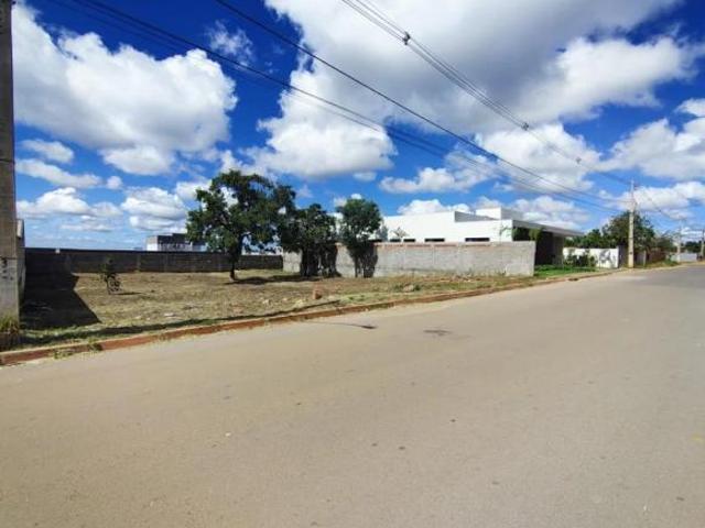 Excelente localização e lote plano! Aceita permuta em apartamento ou casa de 2 quartos no mangueiral
