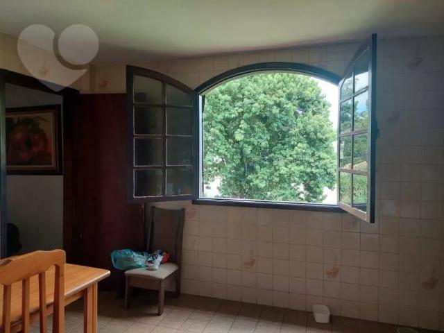 Excelente localização em Niterói, situado em São Francisco. 3 Suites, 5 quartos e piscina com vista