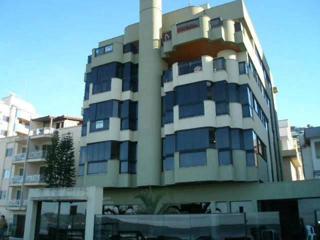 EXCELENTE LOCALIZAÇÃO FRENTE MAR MEIA PRAIA