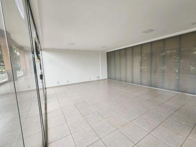 EXCELENTE LOJA DE 40M² NO EDIFÍCIO SAINT RÉGIS, LAGO NORTE!