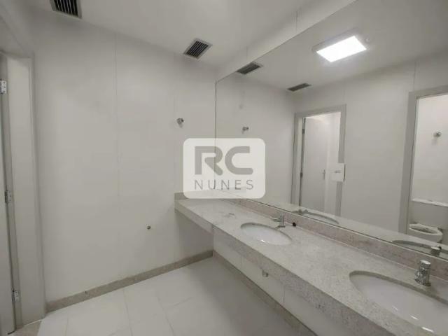 Excelente loja de 650m² e 18 vagas de garagem na Av. Do Contorno