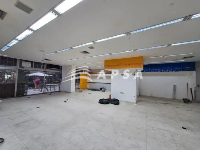 Excelente loja localizada no coração do centro da cidade próximo ao fórum, edifício garagem, rodoviá