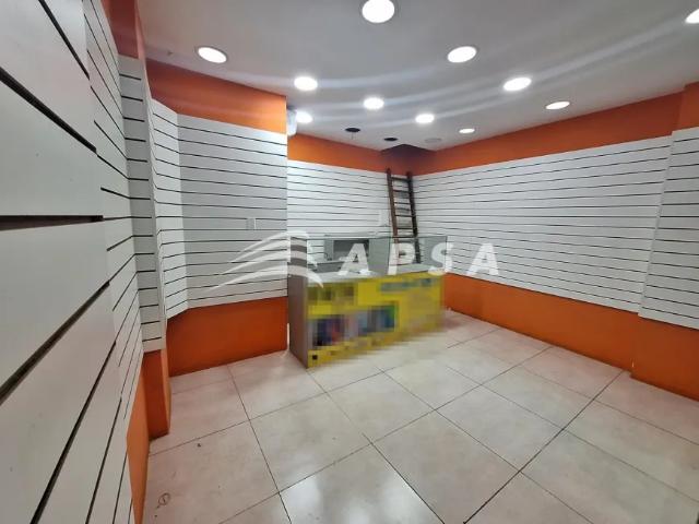 Excelente loja no centro do rio, pronta para entrar! Com 18m², banheiro e estoque na parte de cima