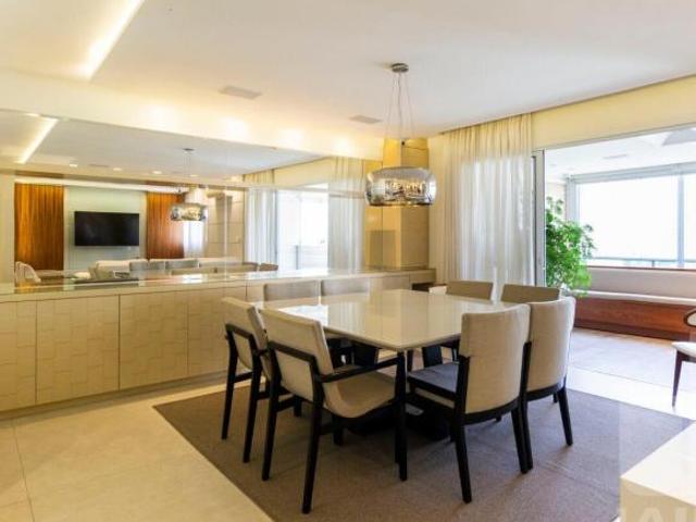 Excelente, são 185 m2 com 3 suítes e 4 vagas, com lazer total e quadra tênis saibro Perdizes