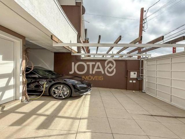 EXCELENTE SOBRADO 3 QUARTOS, ÁTICO AMPLO E PRÓXIMO AO PARQUE BARIGUI