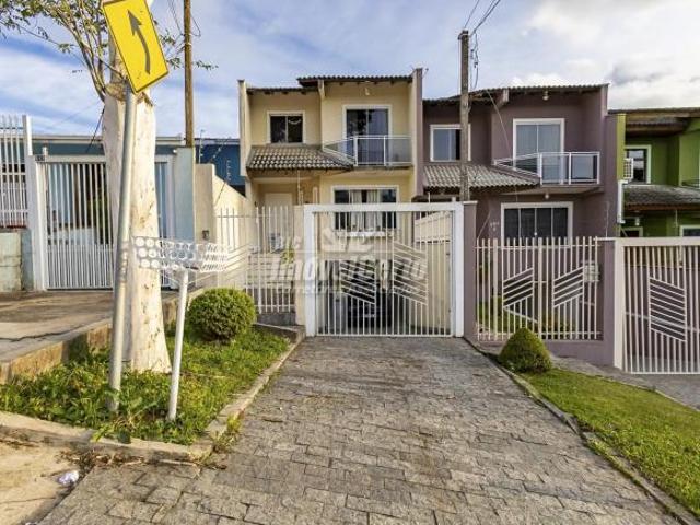 Excelente sobrado triplex no Bairro Santa Cândida