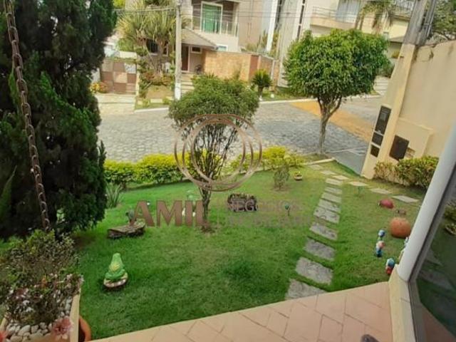 Excelente Sobrado a venda na Condomínio Coleginho Jacareí SP possui 315m² 3 dormitórios sendo um