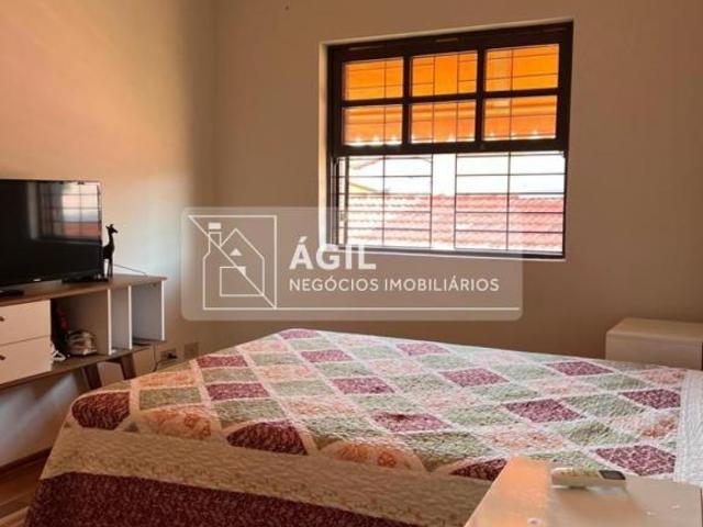 Excelente Sobrado à venda no bairro Jardim Satélite São José dos Campos SP A.C.: 245m² A.T.: 300