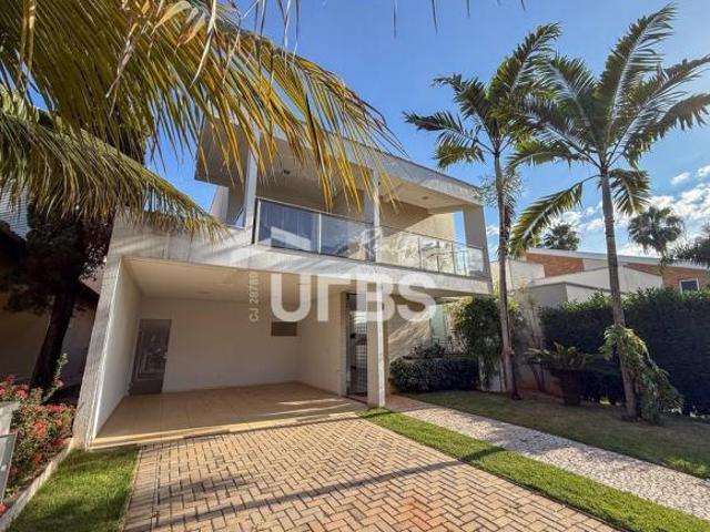 Excelente sobrado à venda no Condomínio Portal do Sol I, com 268m² de área privativa, unindo confort