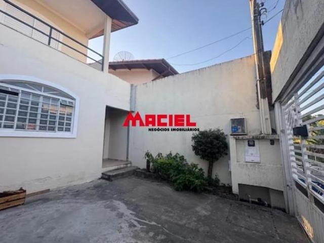 Excelente Sobrado à Venda no Jardim Souto ? 4 Dormitórios, Espaço Gourmet e Localização Privilegiada