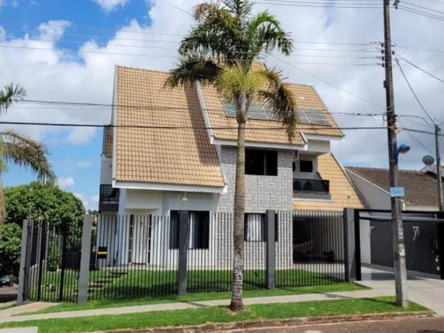Excelente sobrado a venda no Parque da Gávea em Maringá!Localizado próximo à Avenida Arquiteto Nild