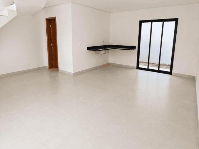 Excelente Sobrado à venda com 3 quartos, sendo 1 suíte Maitinga Bertioga