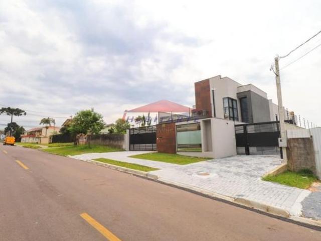 Excelente Sobrado à Venda em Curitiba PR, Boqueirão 3 Quartos, sendo 1 Suíte, 3 Banheiros, 1 Vaga d