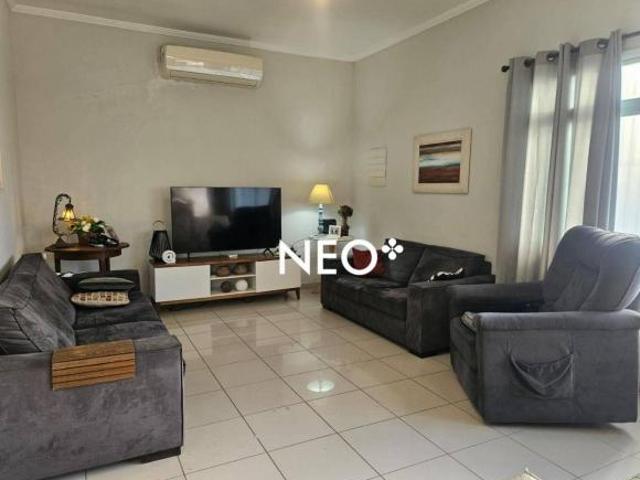 EXCELENTE SOBRADO À VENDA EM SANTOS – ESPAÇO, CONFORTO E LAZER PARA SUA FAMÍLIA