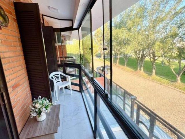 Excelente sobrado á 2 quadras da praia, com 2 quartos com sacada