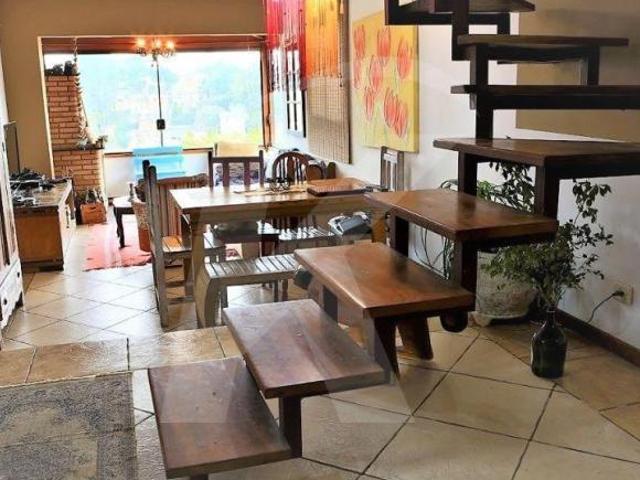 Excelente sobrado com 3 dormitórios, pomar e área gourmet Tremembé