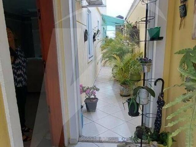 Excelente sobrado com 3 quartos, sendo 3 suítes, 4 vagas de garagem