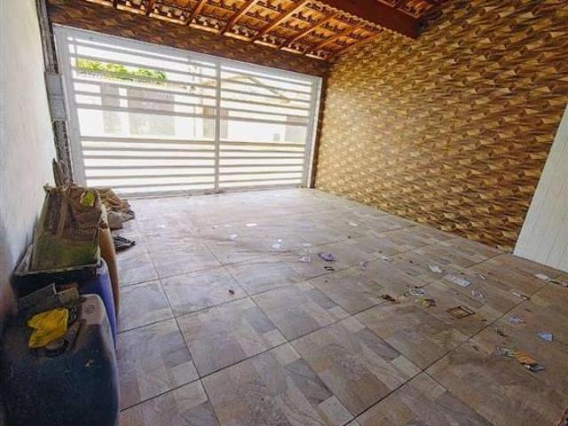 Excelente sobrado com 02 dormitórios, sendo uma suíte, 02 vagas de garagem, amplo espaço para depósi