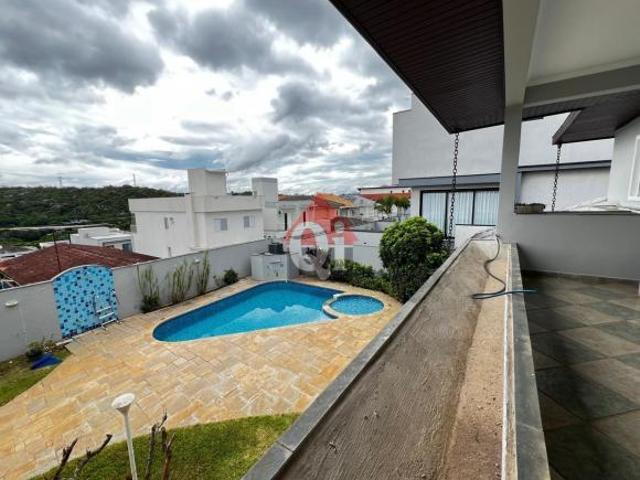 Excelente sobrado com 04 dormitórios sendo 02 suítes