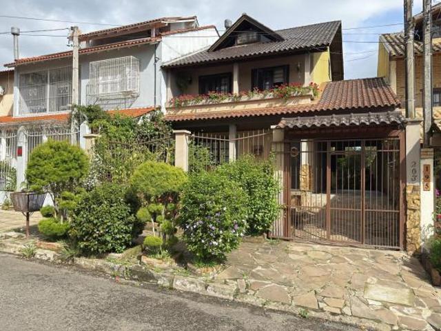 Excelente sobrado com 255 m² de área privativa 3 dormitórios com opção do 4 dormitórios