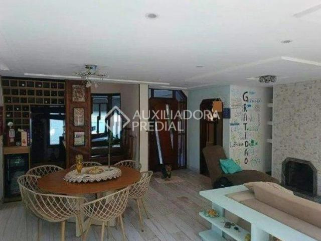 EXCELENTE SOBRADO COM 403m2 LOCALIZADO EM BAIRRO NOBRE DE SÃO BERNARDO DO CAMPO COM 3 SUÍTES, PISCIN