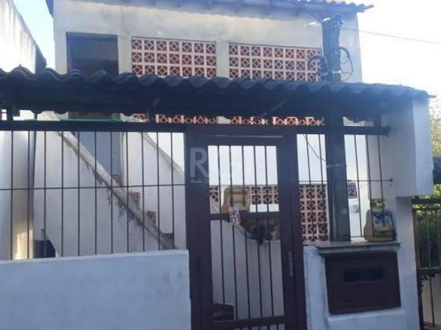 Excelente sobrado com 4 dormitórios, 2 cozinhas conjugadas com a salas, 2 banheiros, 2 sacadas com