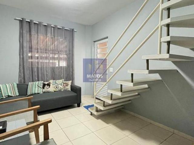 Excelente sobrado com ótima localização em rua totalmente residencial