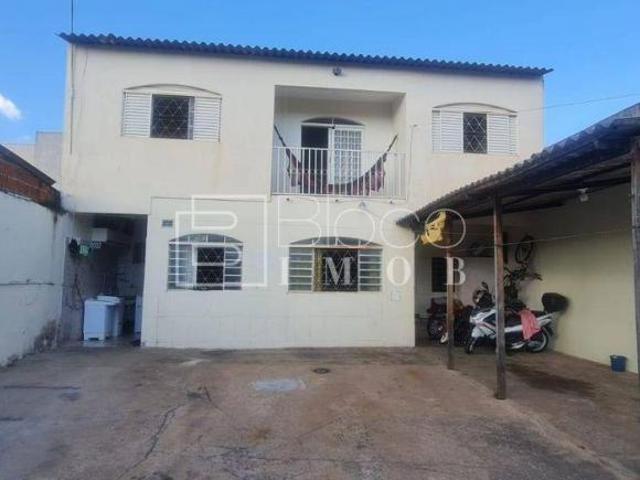 Excelente Sobrado com Ótima Localização na Qd 401 do Recanto das Emas