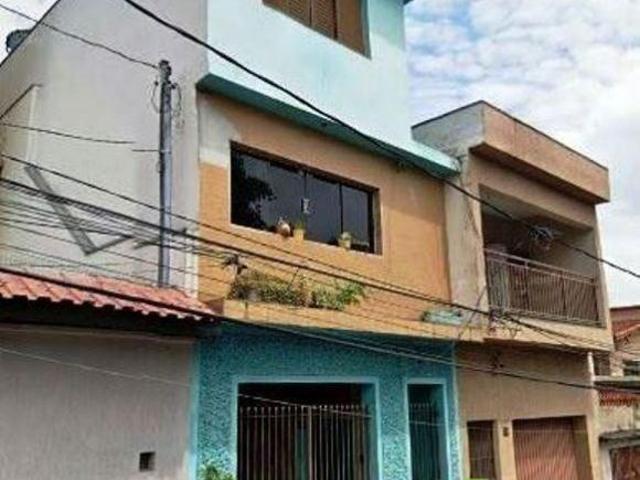 Excelente sobrado com localização privilegiada em área nobre da Vila das Mercês!