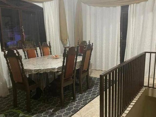 Excelente sobrado com sala comercial a venda na Fazenda Rio Grande