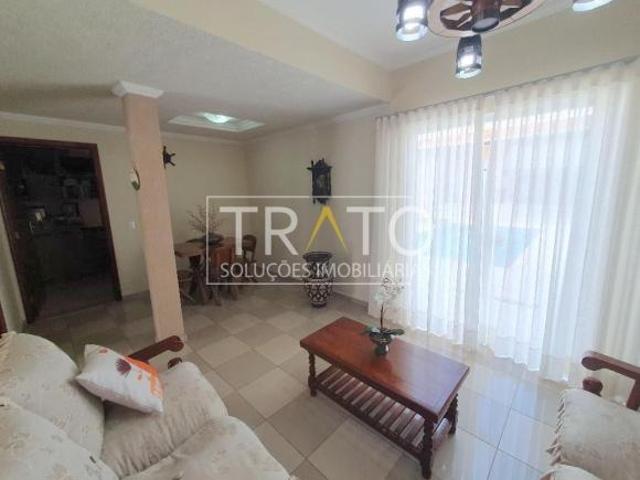 Excelente sobrado com piscina, 3 quartos, 4 vagas, no Bolsão Parque das Flores