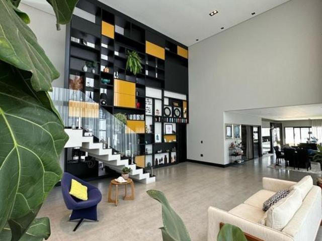 Excelente Sobrado de 450m², Localizado no Residencial Fazenda Imperial!