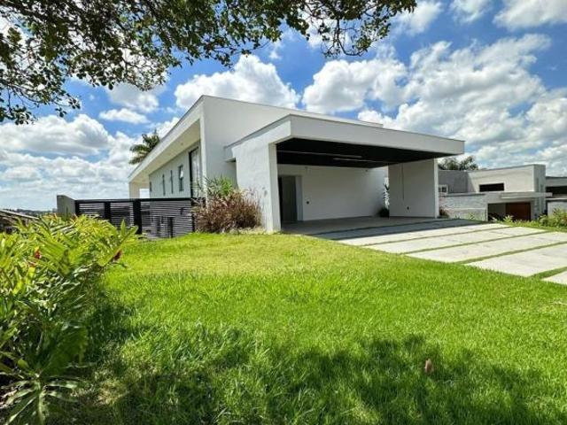 Excelente Sobrado de 450m², Localizado no Residencial Fazenda Imperial!