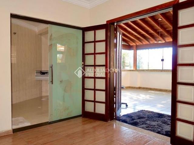 Excelente sobrado de 700m² de área construída, com salão comercial de 80m² em Santo André