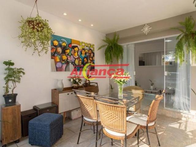 Excelente Sobrado de 3 Dormitórios e 2 Vagas na Vila Barros