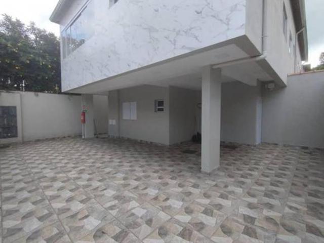 Excelente sobrado de condomínio com 03 dormitórios, sendo 01 suíte, 01 vaga de garagem. O imóvel est