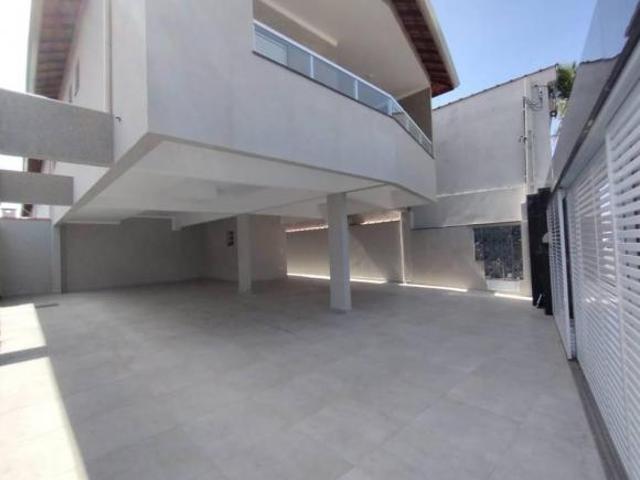 Excelente sobrado de condomínio com 02 dormitórios, 01 banheiro social, 01 lavabo e quintal privativ