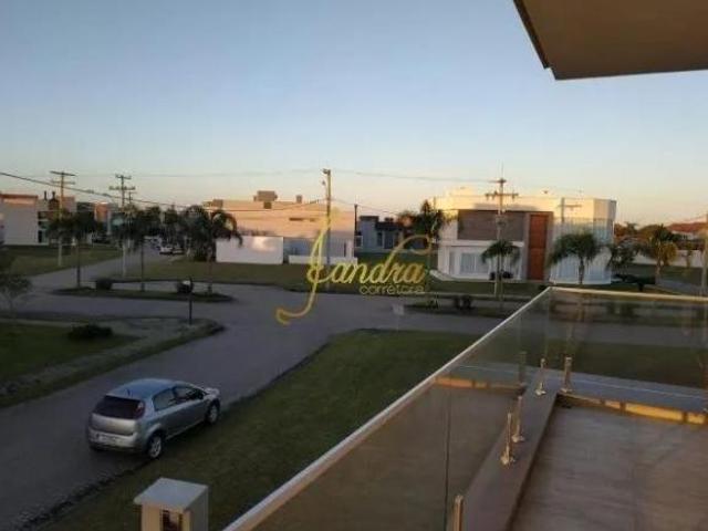 Excelente sobrado de esquina no condominio Sea Coast