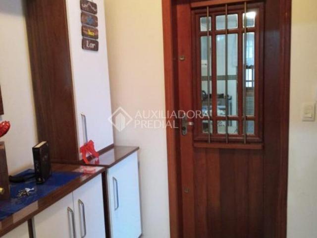 Excelente sobrado de esquina com ótima localização no Bairro Residencial